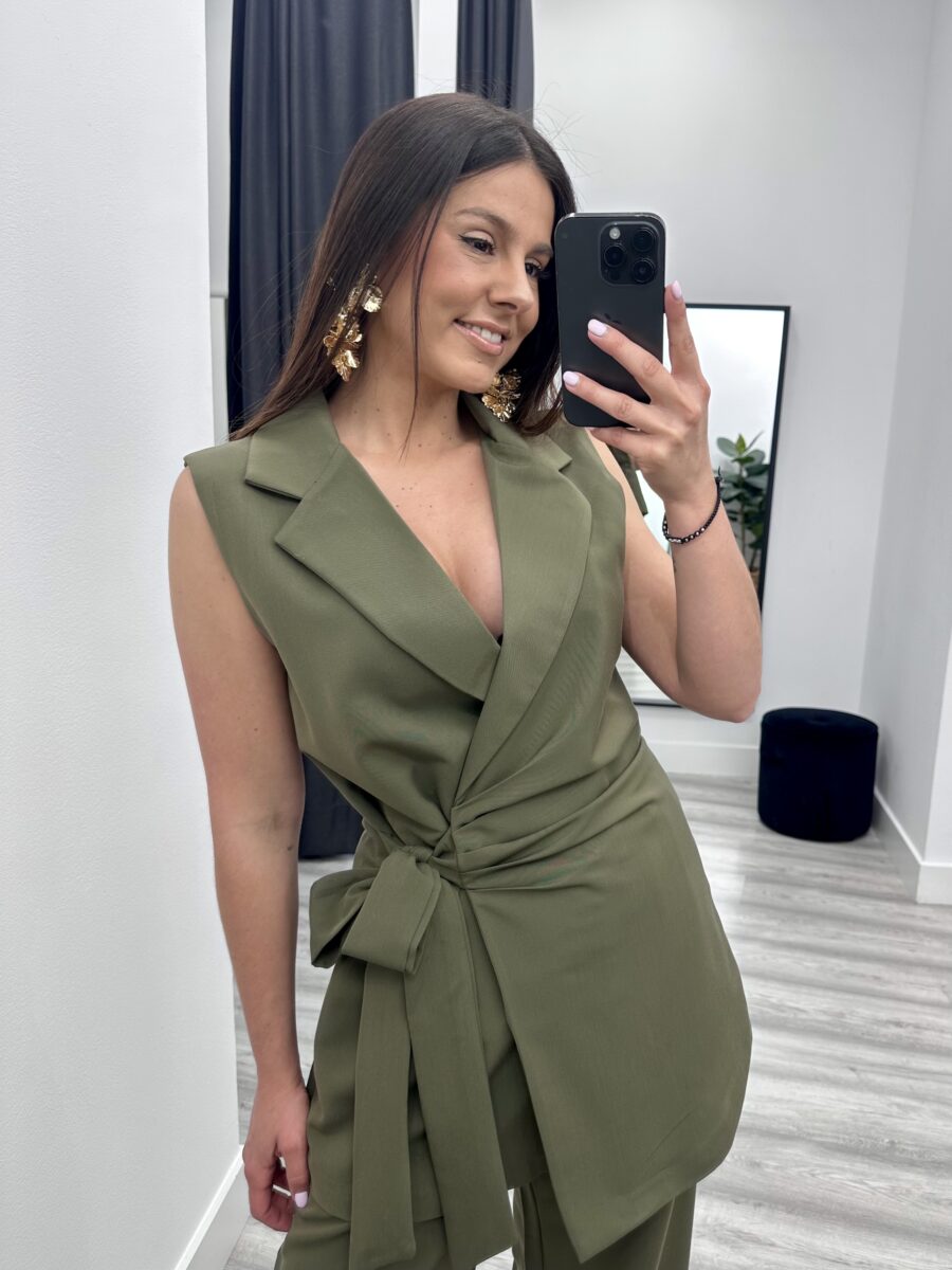 CONJUNTO CHALECO KAKI - Valeritas